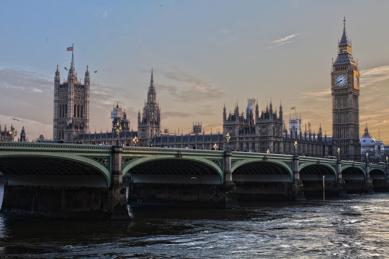 How to Avoid ATM Fees in the UK (2026 Guide)